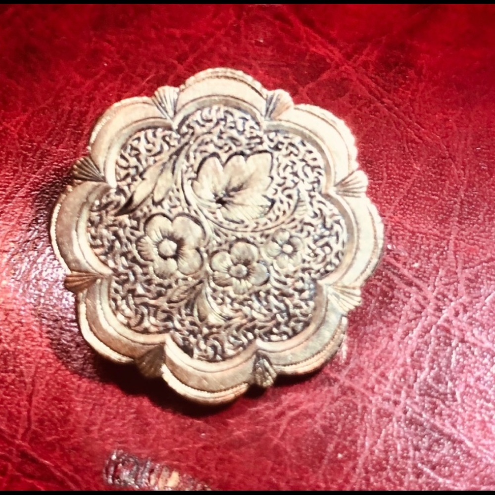 Vintage Embossed Victorian Style Brooch! - Gem